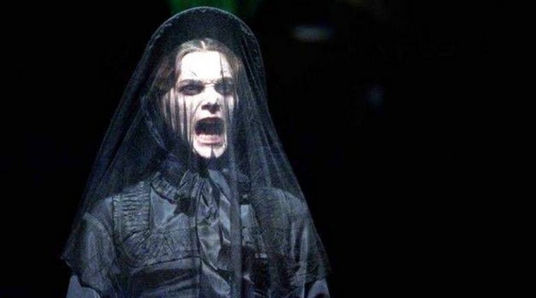 A Mulher de Preto (2012) - Boca do Inferno