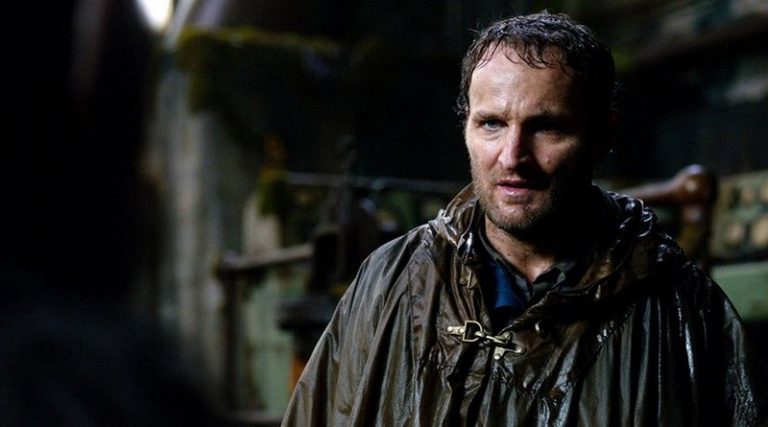 Jason Clarke será o Dr. Louis Creed de Cemitério Maldito
