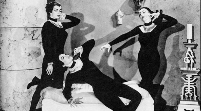 Attack of the Devil Girls from Outer Space - Boca do Inferno