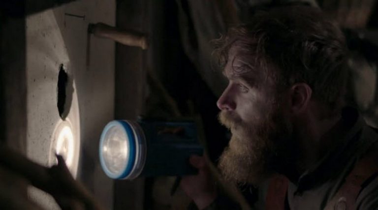 Caveat (2020) - Boca do Inferno