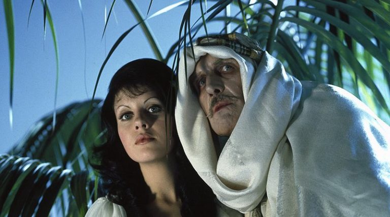 A Câmara de Horrores do Abominável Dr. Phibes (1972) - Boca do Inferno